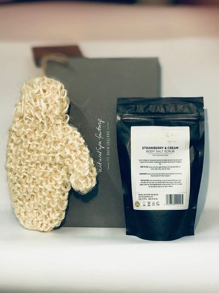 Natural Spa Factory, Strawberry Cream Body Scrub & Sisal Mitt